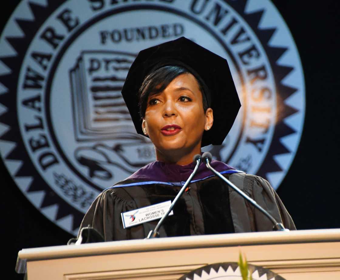 Graduate and Undergraduate Commencements -- Article & Pics | Delaware ...